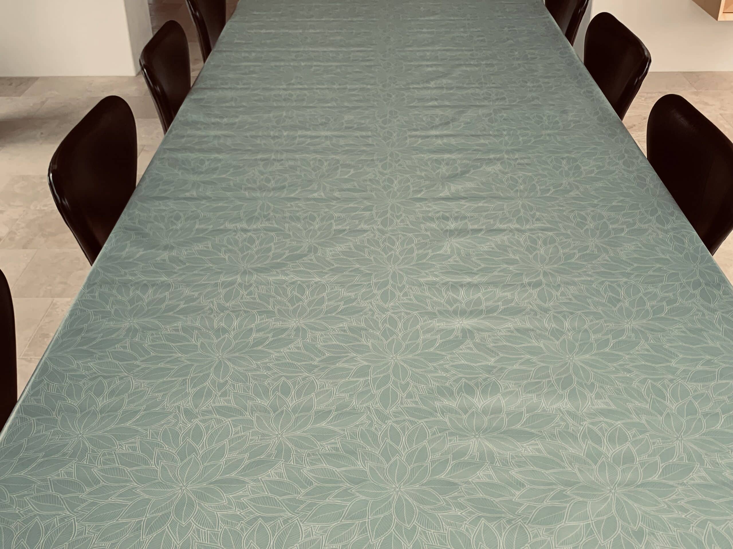 Voksdug lys grøn med hvide blade, 140 cm, B115-3 – Munketex